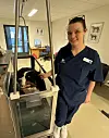 Rehabiliteringsterapeut Olaug trener hunder etter skader